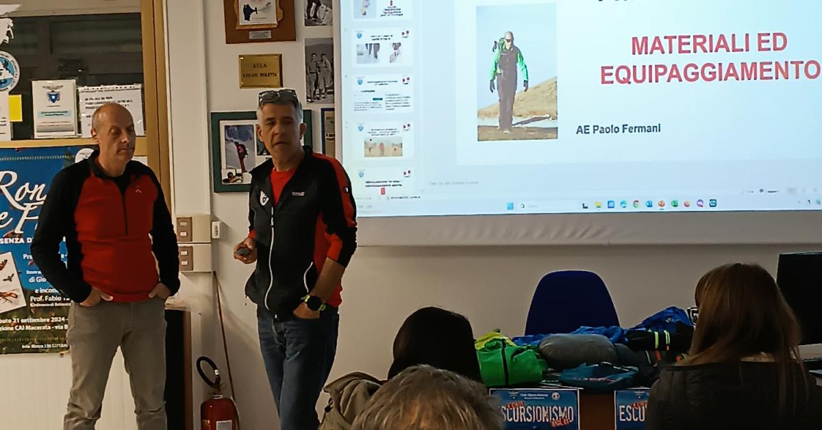 8° CORSO ESCURSIONISMO BASE PRIMA LEZIONE TEORICA - CAI Macerata